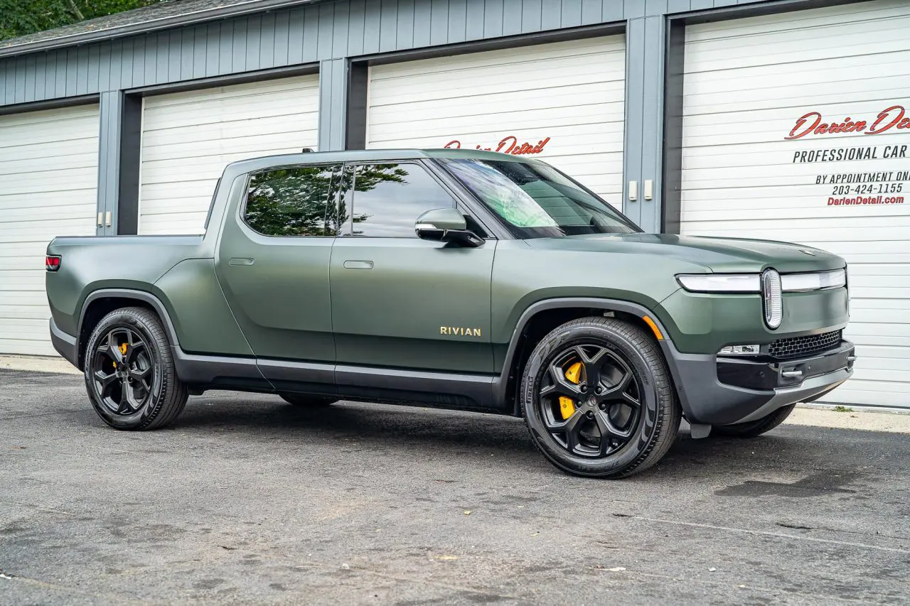 Rivian R1T Adventure | Darien Detail